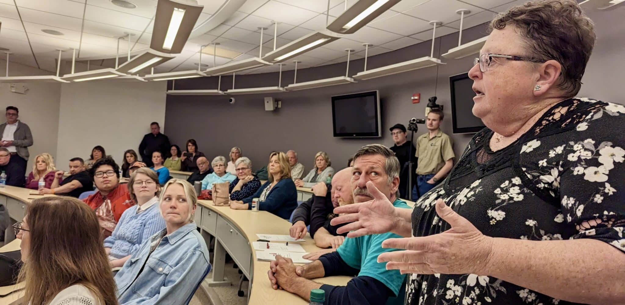 Auburn Teachers Pack Board Meeting to Demand Back Wages | Geauga County ...