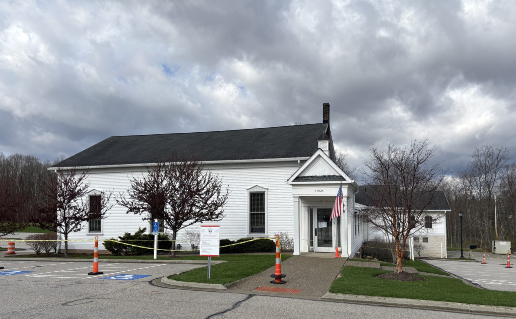 Fate of Bainbridge Town Hall Hangs in the Air | Geauga County Maple Leaf